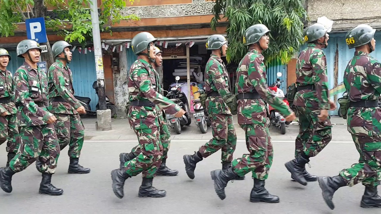 Indonesian Army Recruits Marching and Singing in Singaraja, Bali - YouTube
