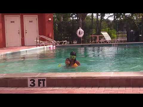 🌊💓Isa e Sara na piscina brincando 💓🌊