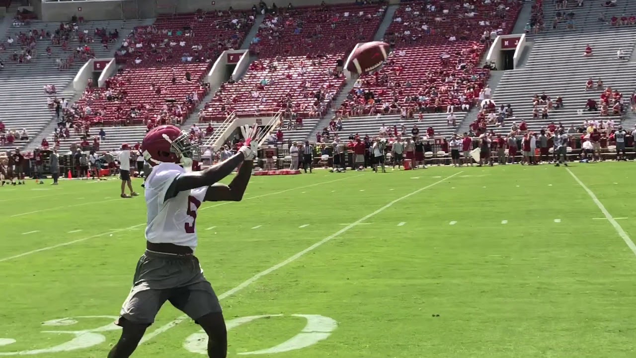 Tua Tagovailoa, Jalen Hurts throw at Alabama Fan Day - YouTube