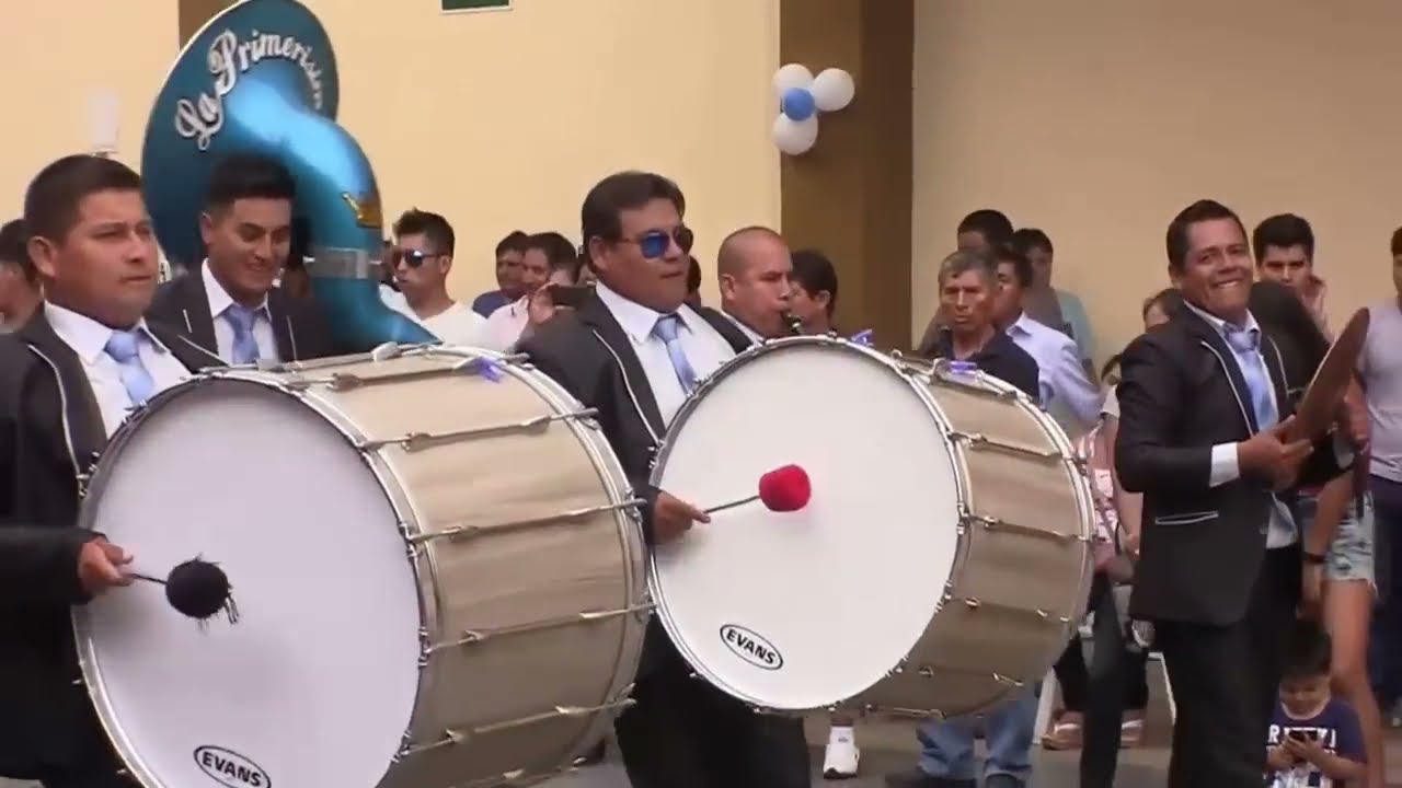 MARCHA Banda LLipa - YouTube