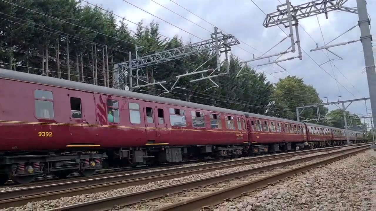Top n tail 37s passing Huyton - YouTube