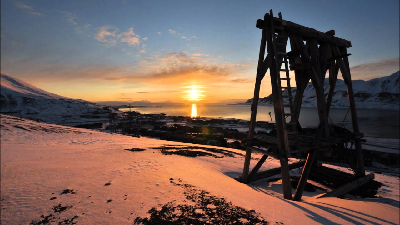 Midnight sun on Svalbard, 22 April 2012 - YouTube