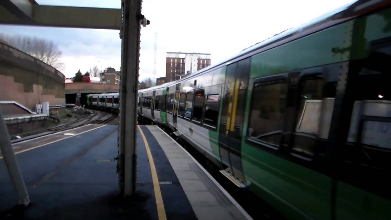 Southern Class 377s, 377609 & 377622, 2E72 departing Clapham Junction ...