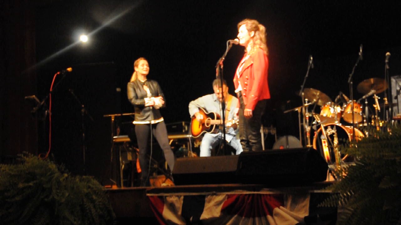 Patsy & Peggy Lynn sing , You Ain't Woman Enough @Loretta Lynn Ranch ...