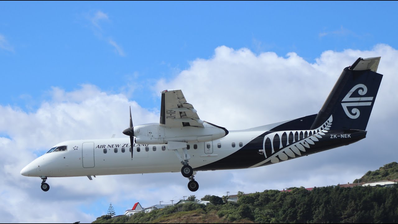 De Havilland Canada Dash 8-300 landing into Wellington! - YouTube