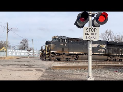 NS 10N Makes It’s Way Past River Rouge Yard with NS 3615 and Heads Through Ecorse, MI on 3/24/23 ...