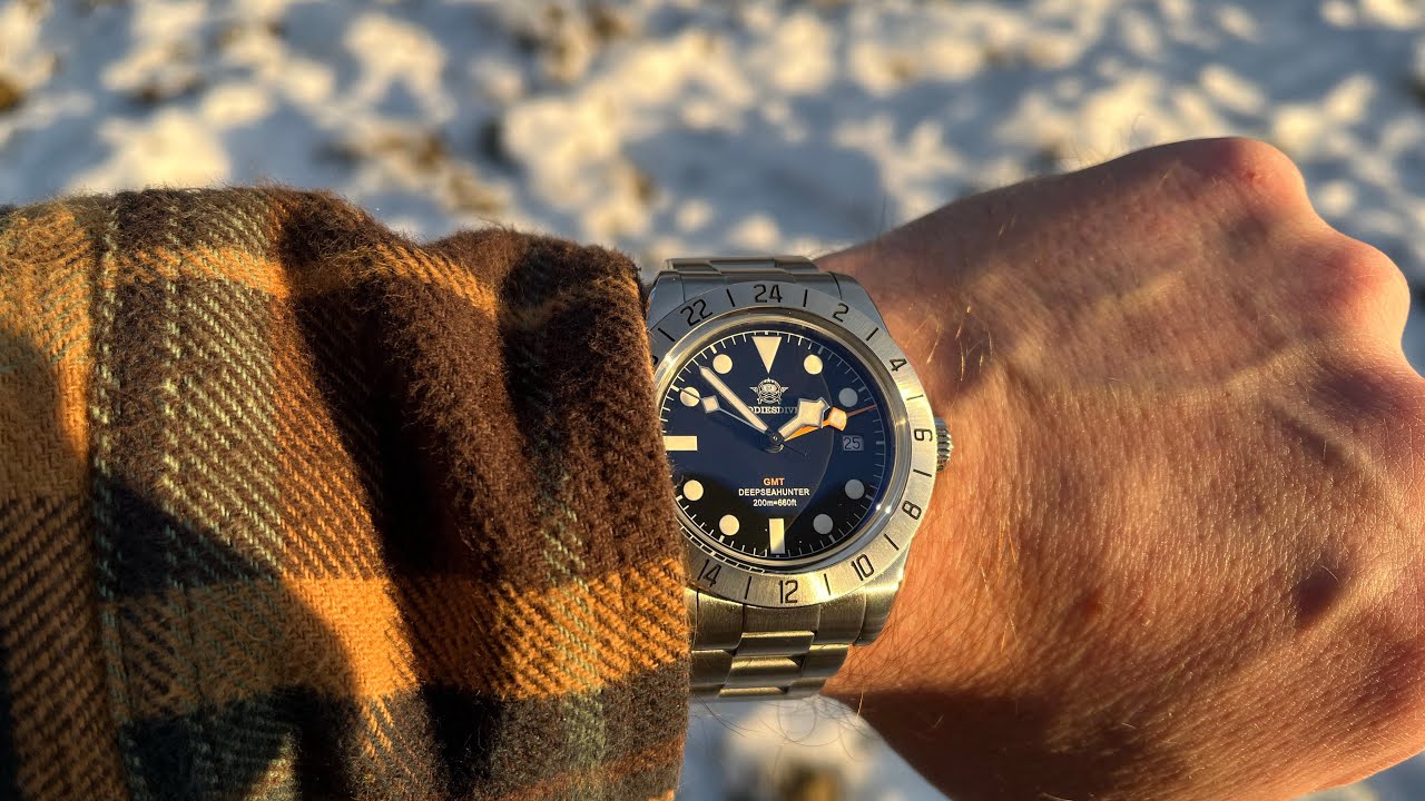 One minute with the Addiesdive AD2035 on the wrist - YouTube