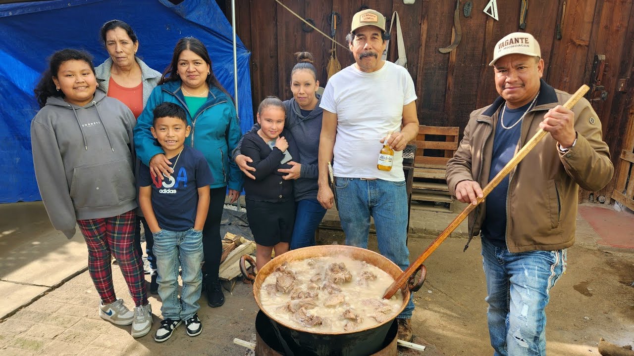 Como hacer Carnitas De Puerco Con pata Cuero y buche receta Especial ...