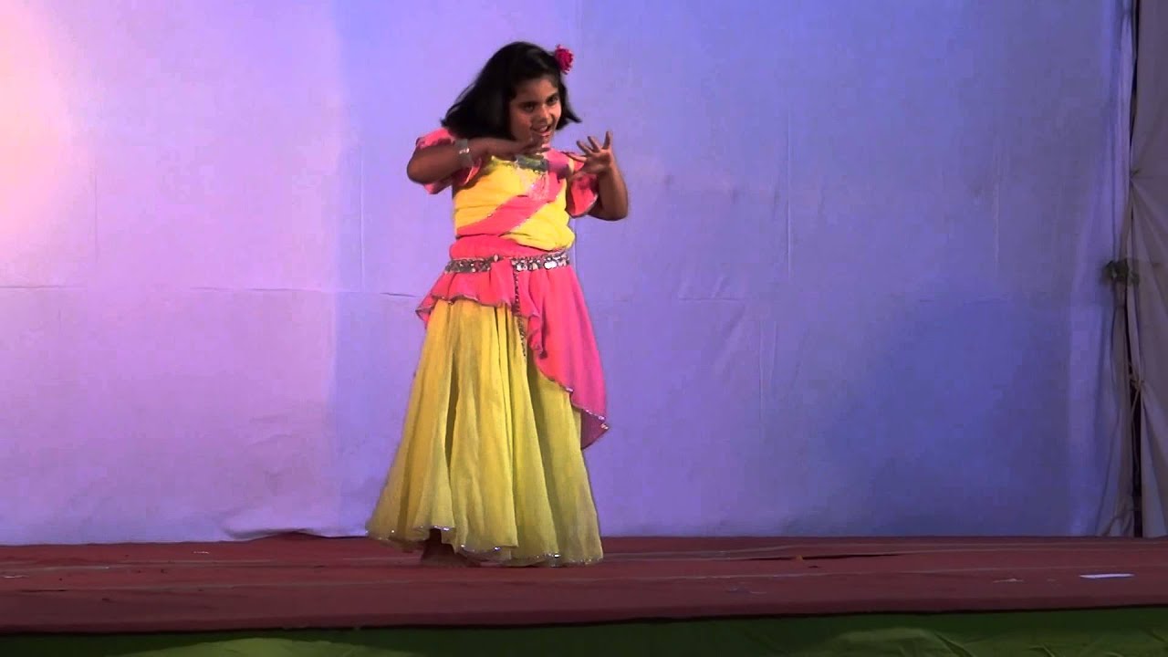Vanshikha Prajapati Solo Dance on Senorita at GAIL Vihar 2014 - YouTube