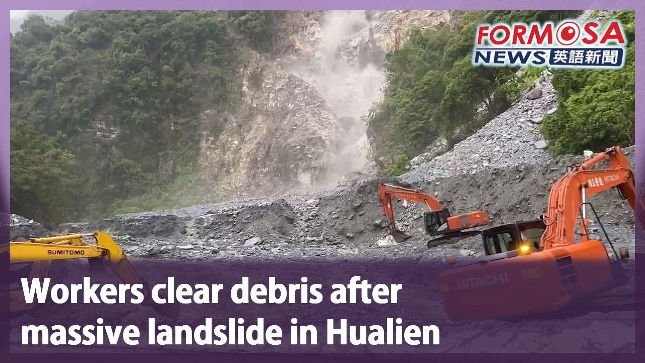Workers clear debris after massive landslide in Hualien｜Taiwan News ...