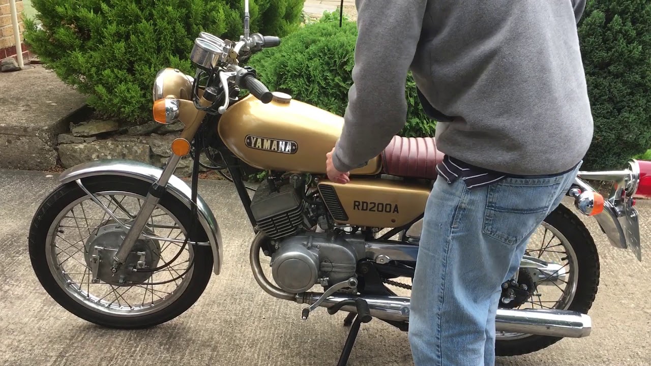 Yamaha RD200A 1975- Walk Around - YouTube