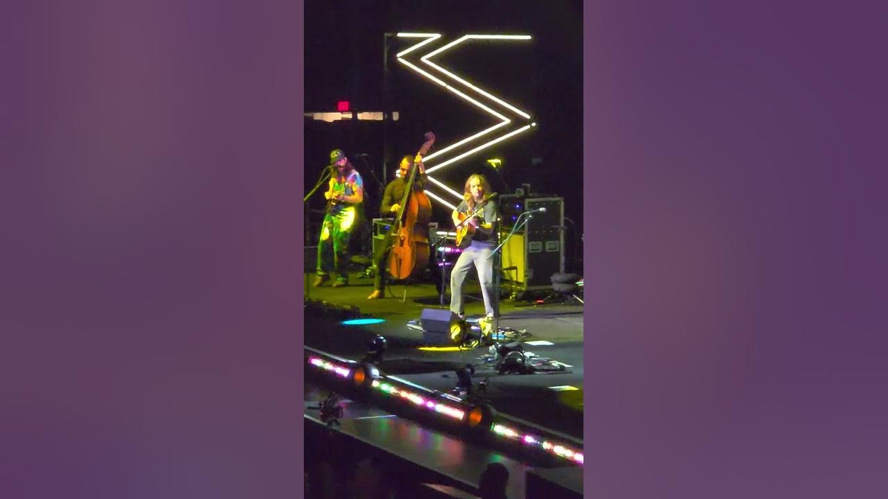 Billy Strings - "Turmoil & Tinfoil" - YouTube Music