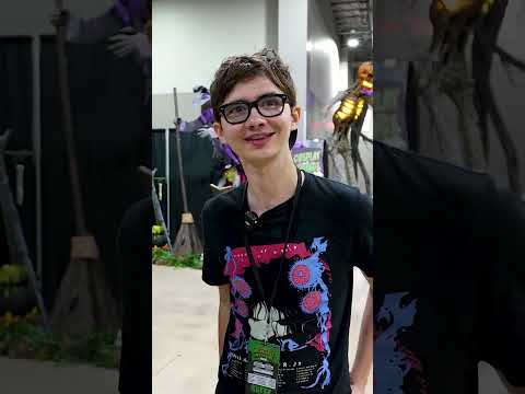 Elliott Fullam (Jonathan from Terrifier 2 and Terrifier 3) spots an Art the Clown statue