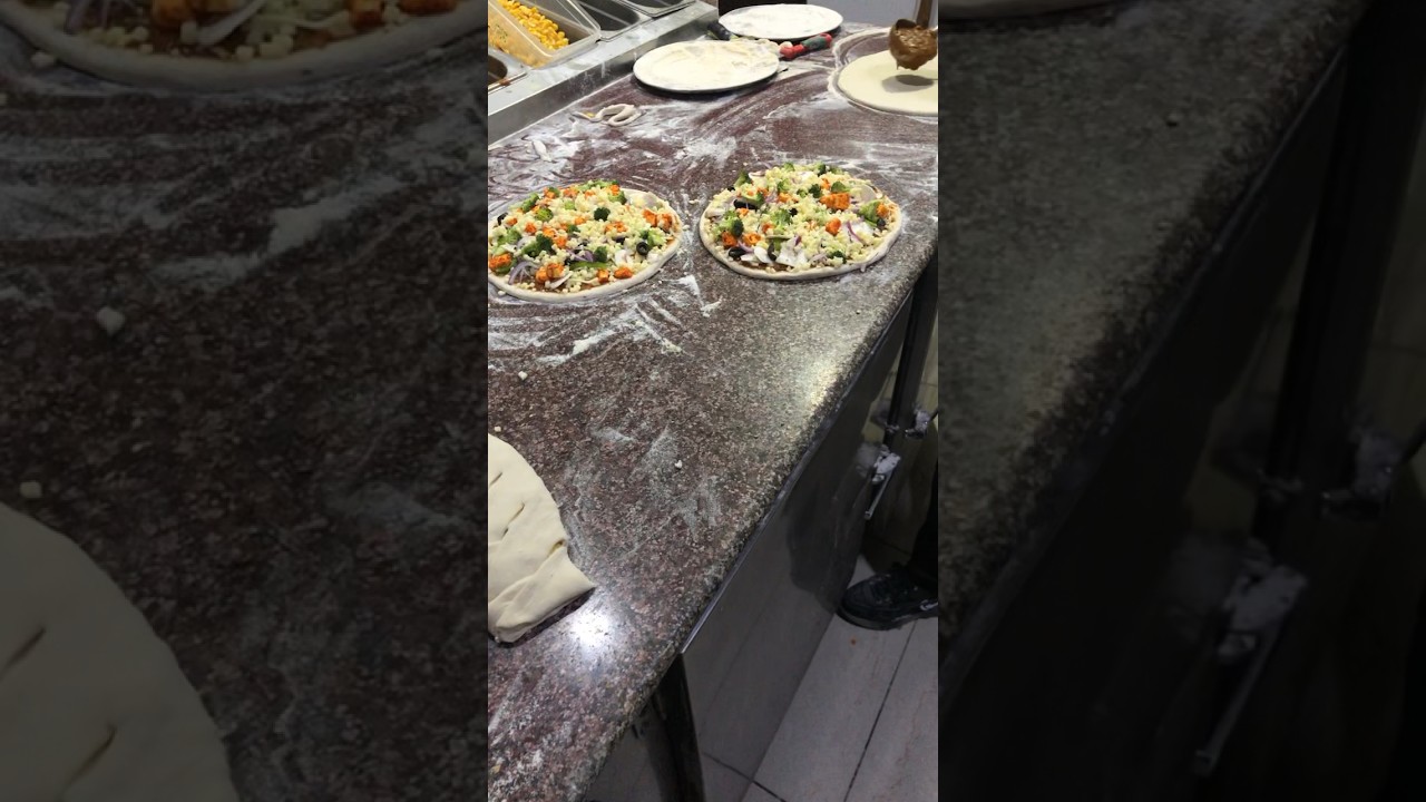 Epic pizza moments : capturing culinary brilliance - YouTube