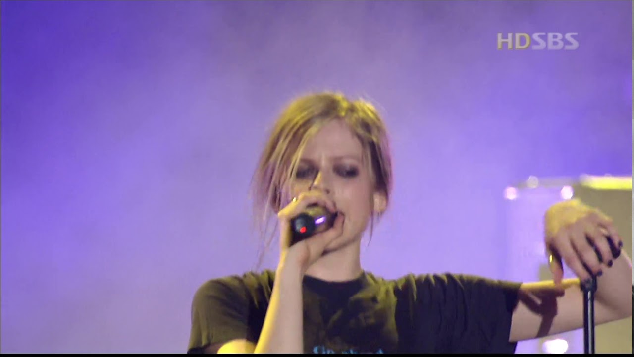[1080p 60fps] Freak Out-Avril Lavigne [Live In Seoul, 2004] - YouTube