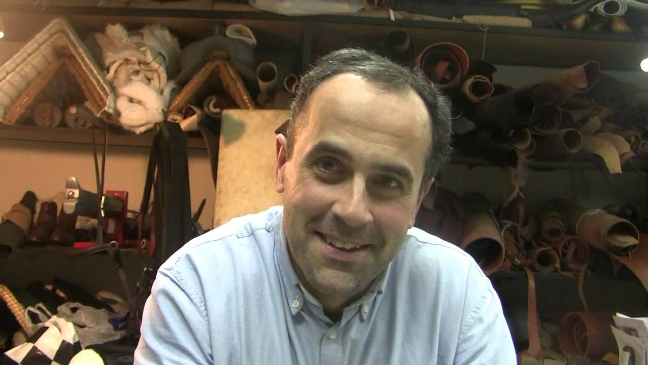 GUARNICIONERO EN CERCEDILLA TODO PARA EL CABALLO. - YouTube