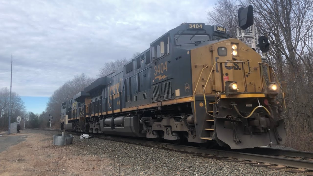 Power from CSX M264 returning to Worcester yard - YouTube
