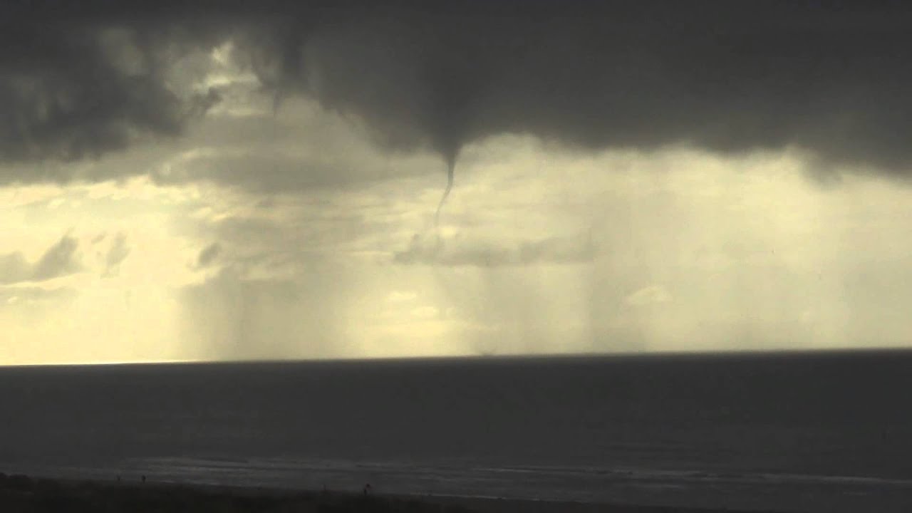 waterhoos 24 augustus 2015 - Oostduinkerke - YouTube
