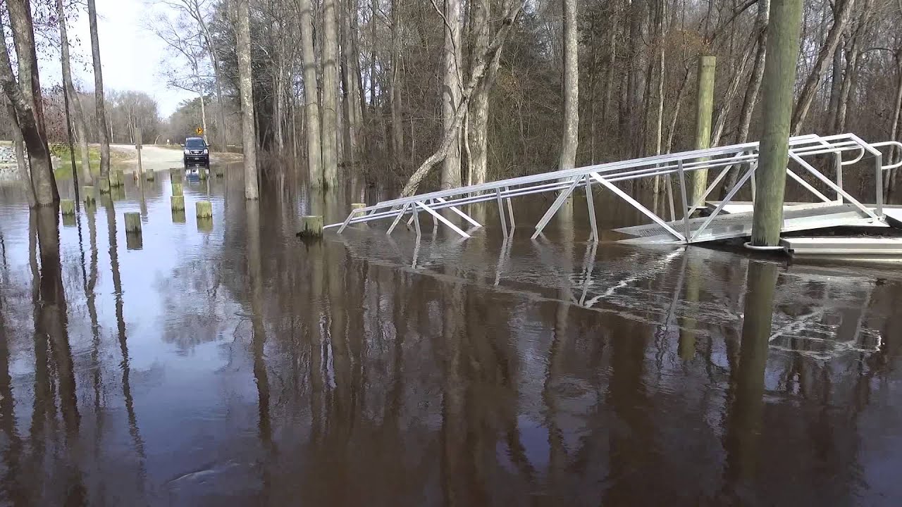 Minor Flooding of the Cashie River in Windsor, NC - February 6, 2016 ...