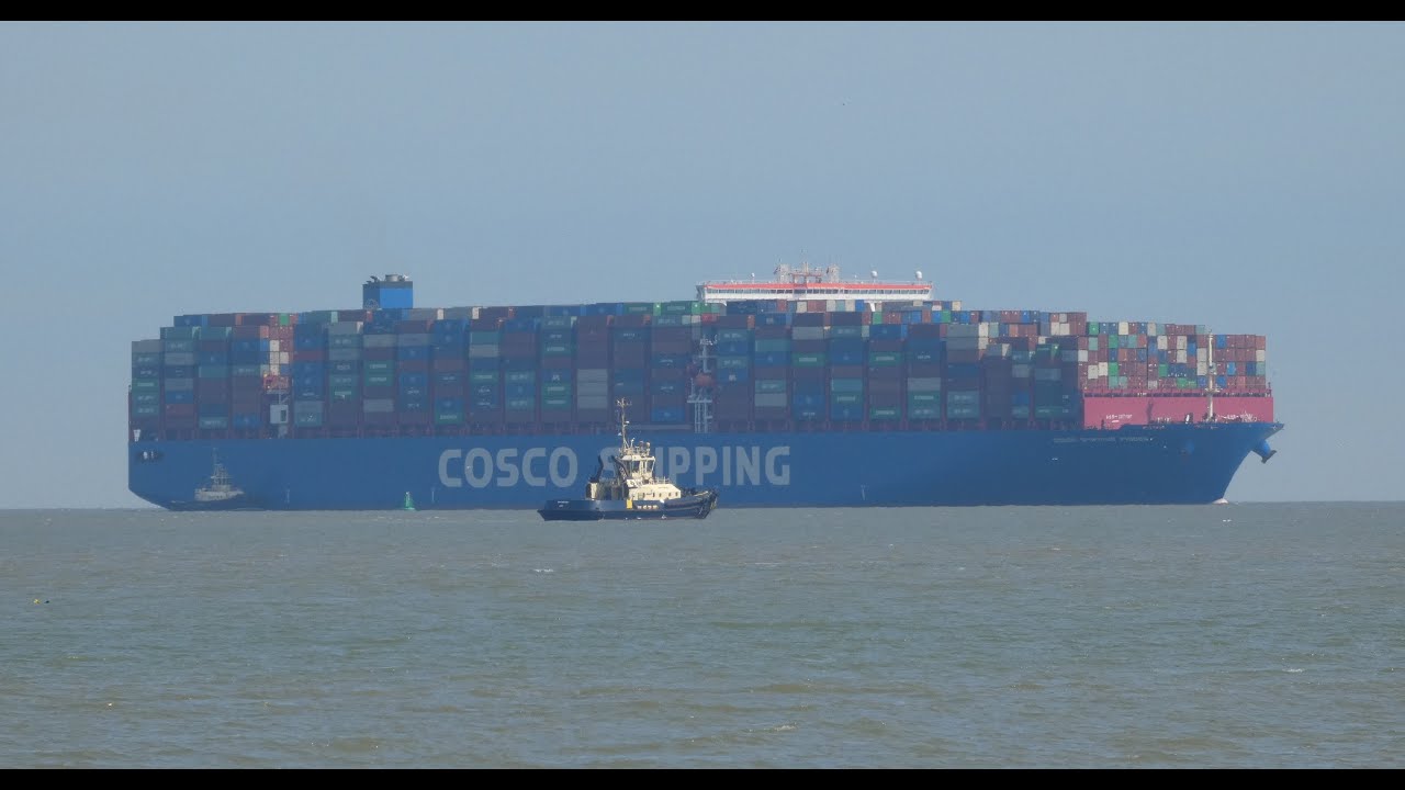 Heavily laden Cosco Shipping Pisces swings for Felixstowe Berth 9 with ...