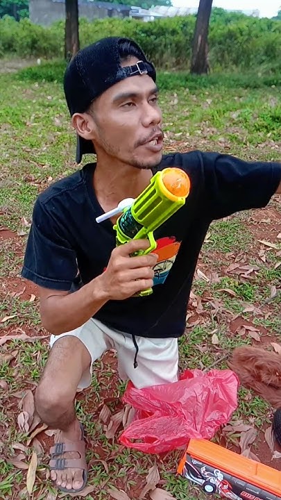 dapat mainan banyak dari pesawat terbang #tontonananakanak - YouTube