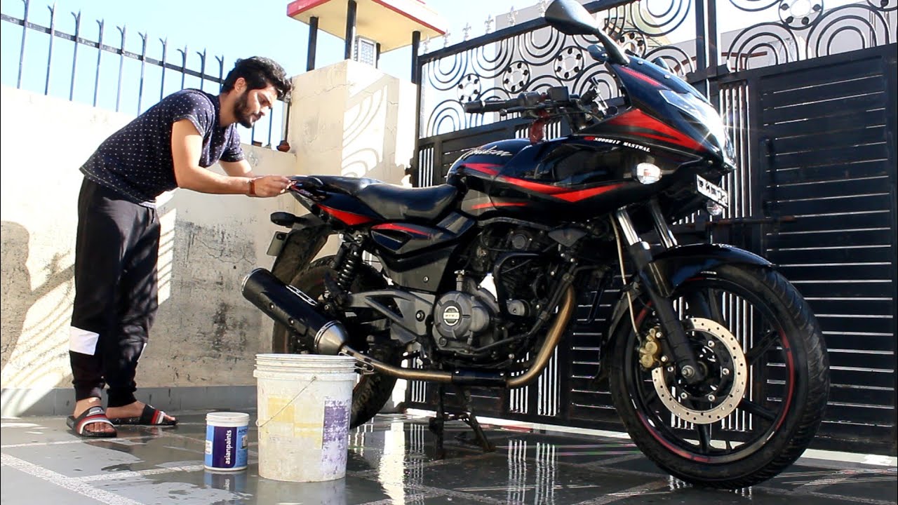 How To Wash Your Bike | Pulsar 220F | Shobhit Mastwal - YouTube