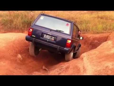 Stock XJ Cherokee + Front Auto Lokka Locker - YouTube