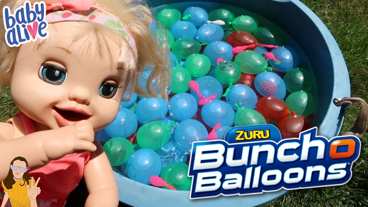 ZURU Buncho Balloons Water Balloon Fight with Baby Alives! | Kelli ...