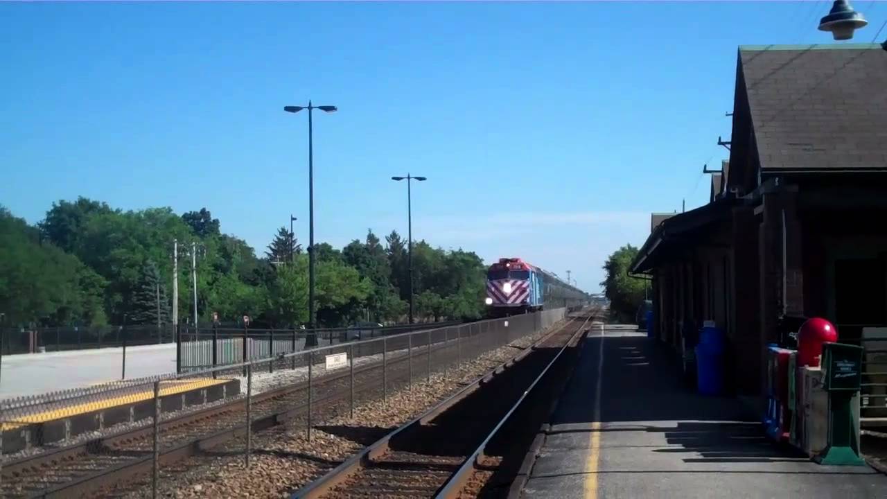 Metra F40PH-3KFSB 108 MDNL 2613 Northbrook - YouTube