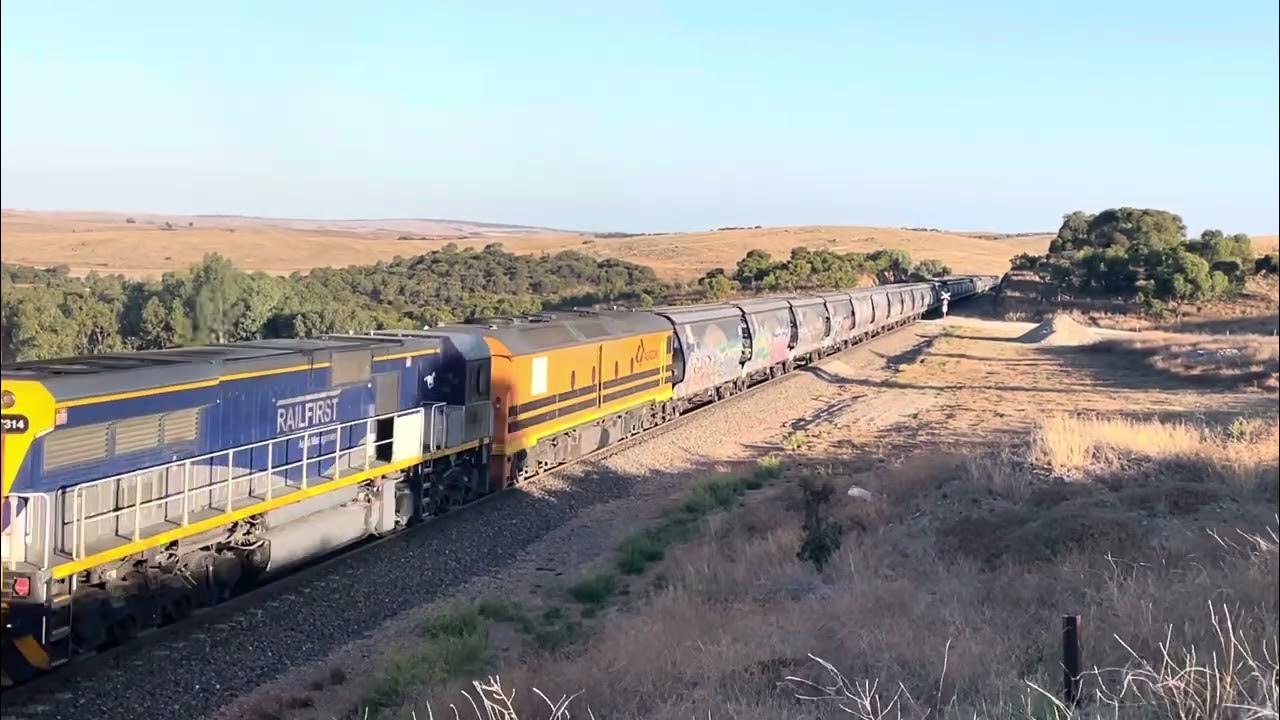 Loaded Grain with V544 leading at Callington Curves - YouTube