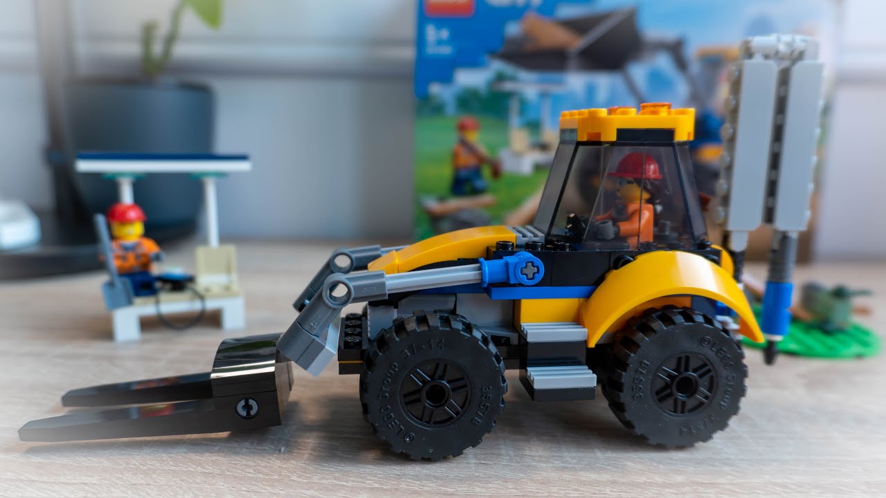 LEGO City 60385 | Construction Digger - YouTube