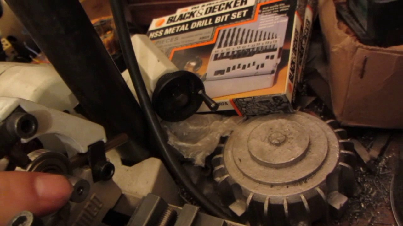 Using my 1983 EMCO Unimat 3 lathe to help repair a Uinmat SL motor ...