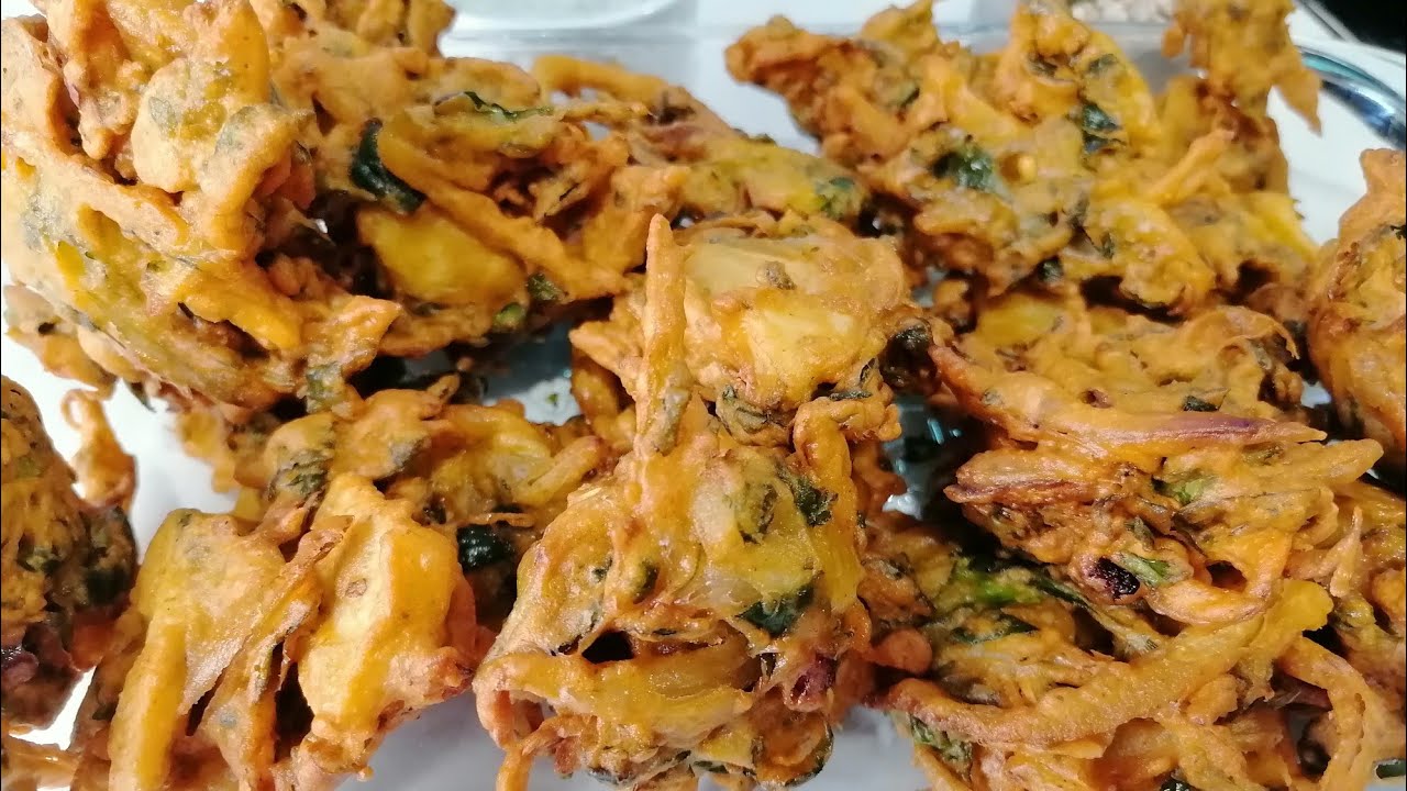 How to Make Veggie Pakora: Pakoray made with spinach, potatoes and ...