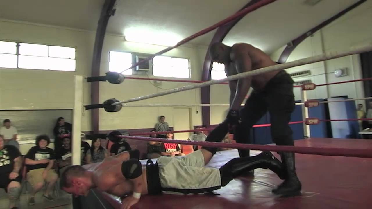 Mustafa Saed vs Drake Younger - YouTube