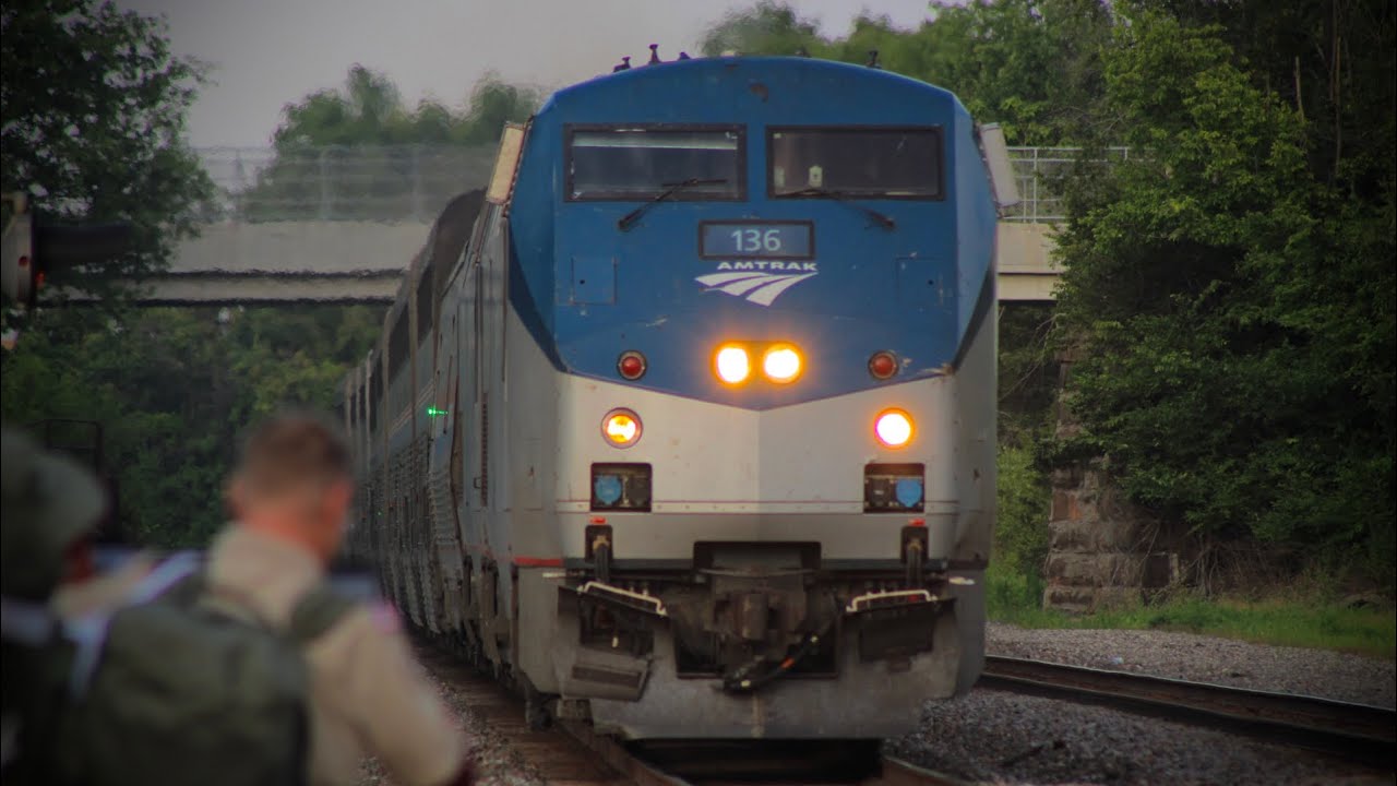 Amtrak 136 leads 3 into La Plata station! - YouTube