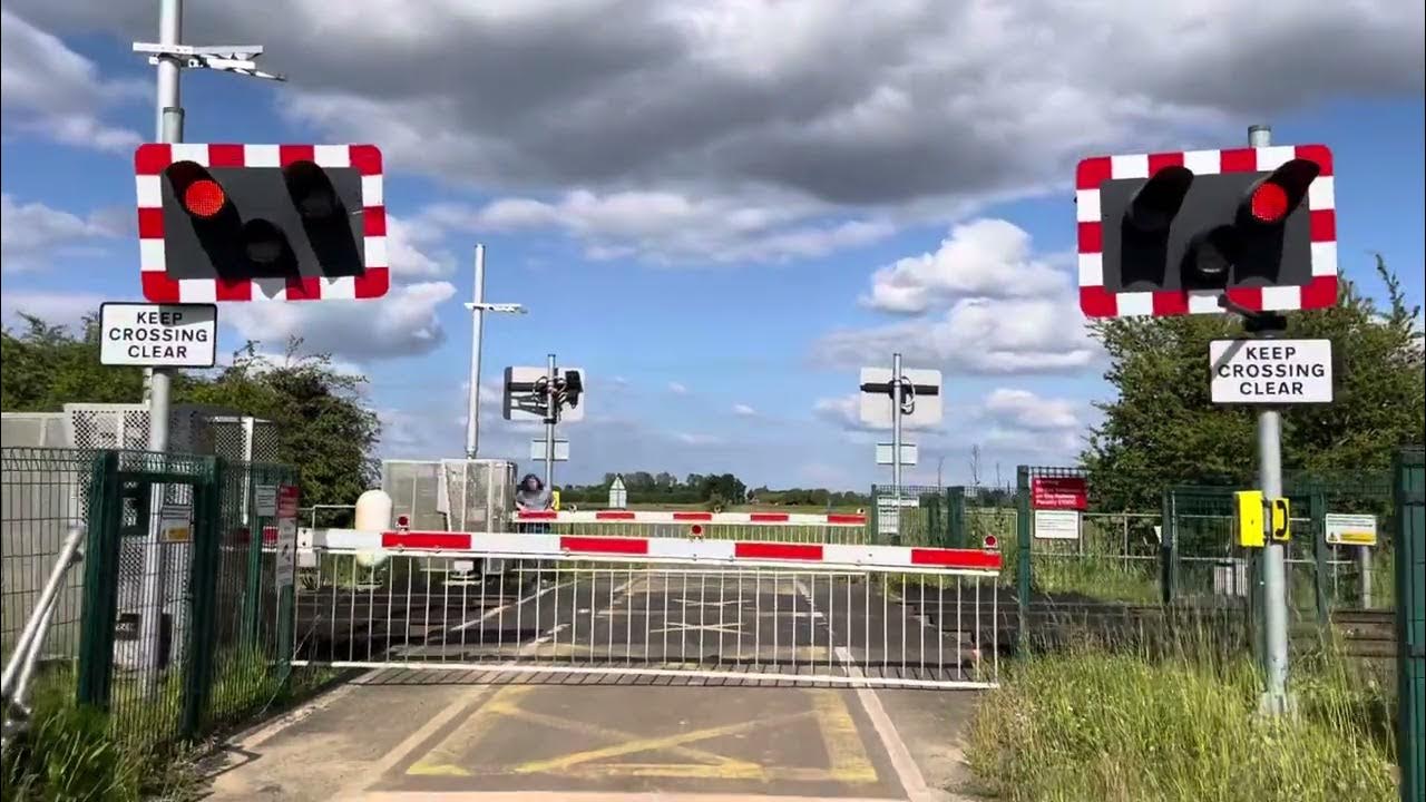 Brewery Lane Level Crossing (Lincolnshire) Saturday 22.06.2024 - YouTube
