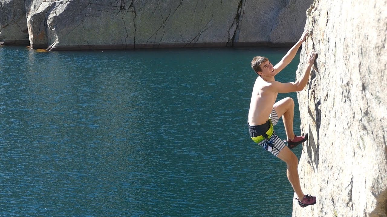 PSICOBLOC- Deep Water Soloing and Cliff Diving in the Alpine - YouTube
