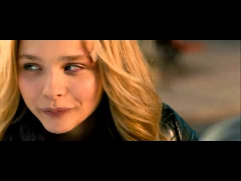 Kick Ass 2 - Mindy/Hit-Girl Kisses Dave