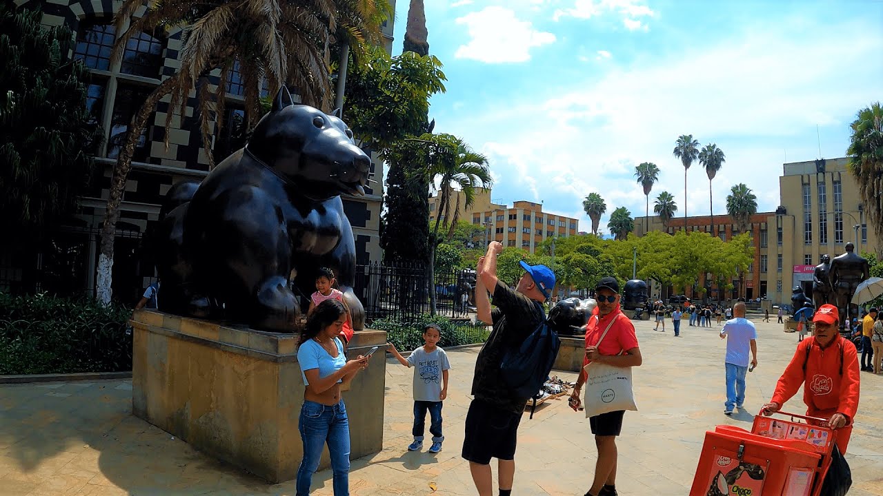 Botero Park Plaza and Downtown Medellín 🎨🗿 Colombia 4K WALK - YouTube