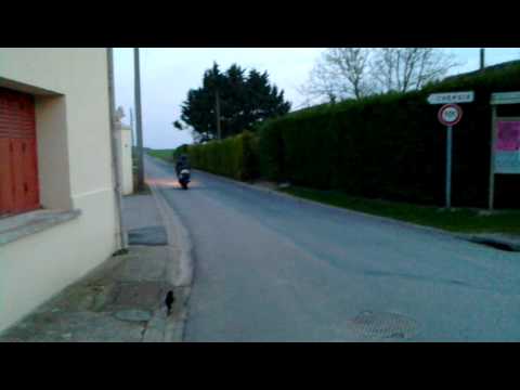 VFR 400 Repsol dédicace à Laurent 1 - YouTube