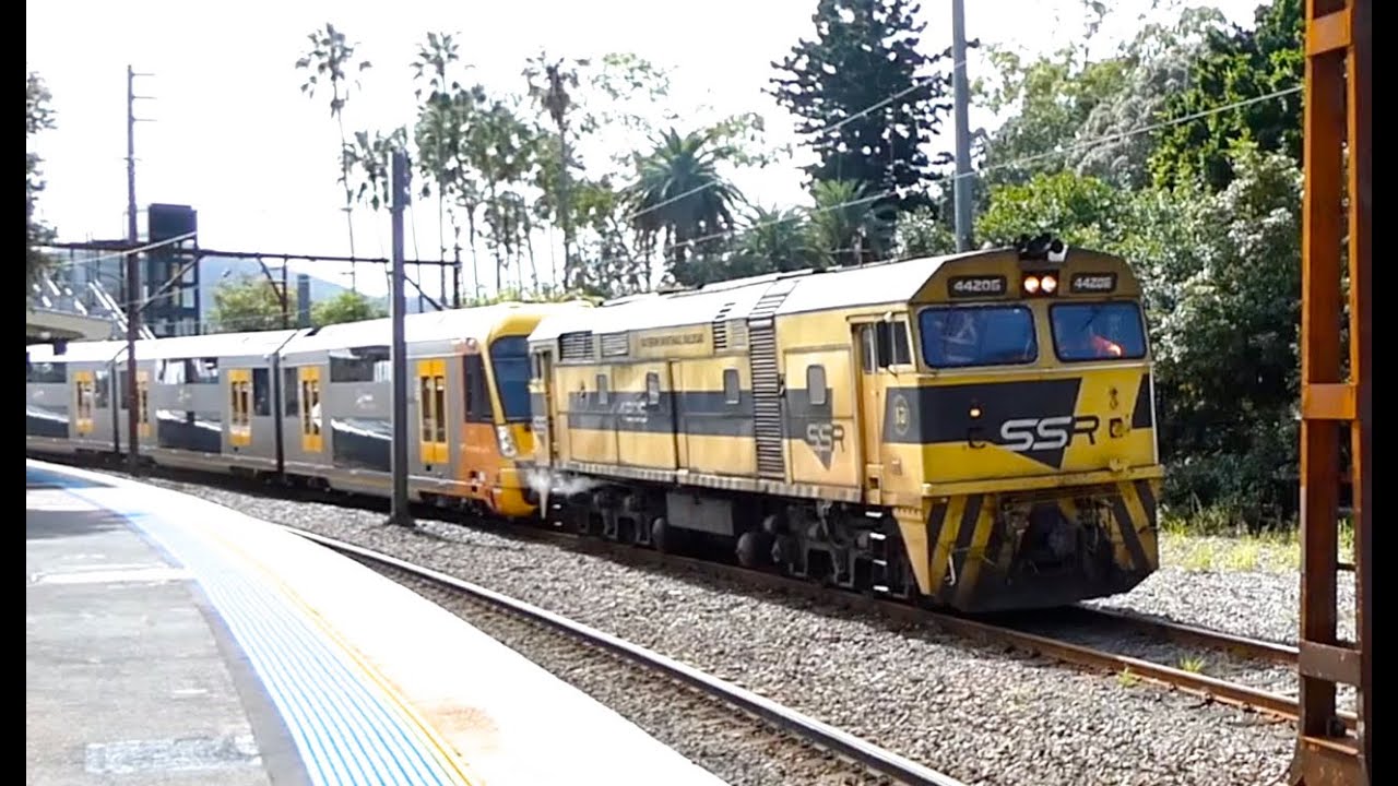 Australian Trains: 44206 with Train 4178, Waratah EMU Transfer - YouTube