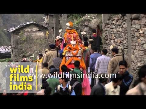 Pilgrims carry palanquins of Naag Devta and Yamuna Devi - Yamunotri ...