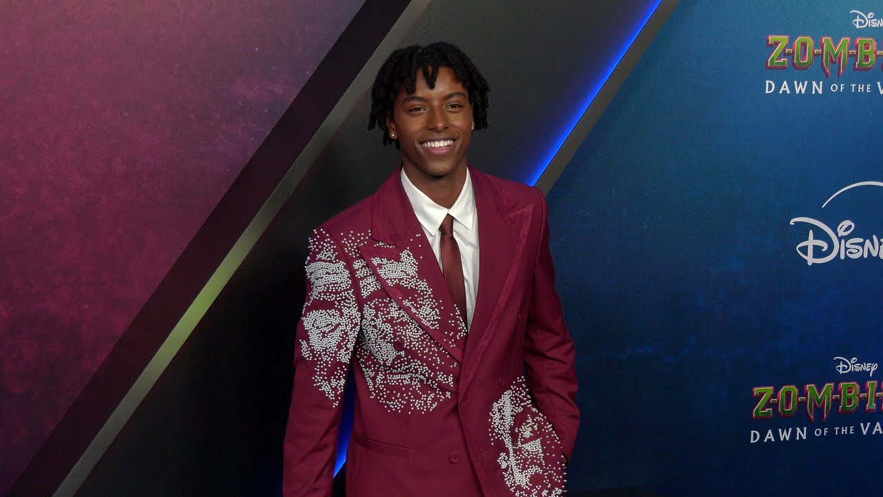 Mekonnen Knife "Zombies 4: Dawn of the Vampires" Premiere Blue Carpet - YouTube