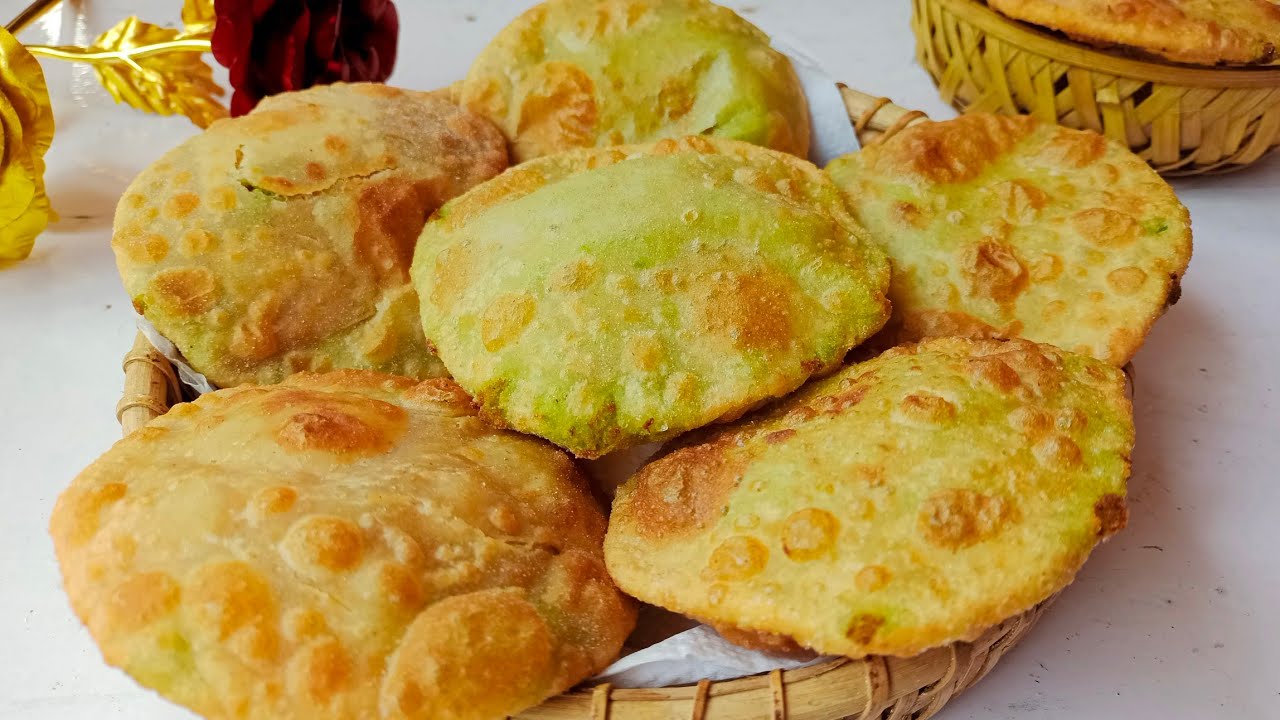 Koraishutir Kochuri Recipe || Green Pea Kachori || Hing Kachori ...