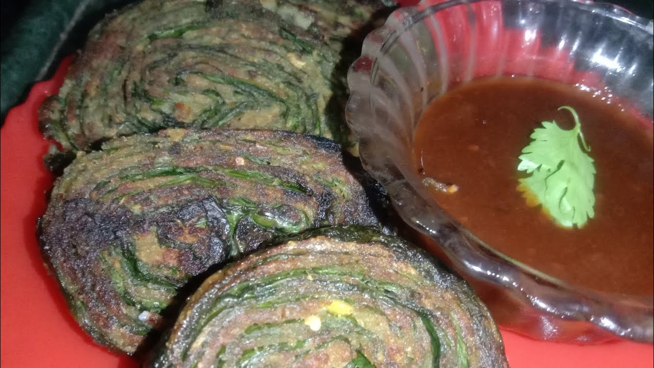 arbi ke patte ke pakode😋 - YouTube