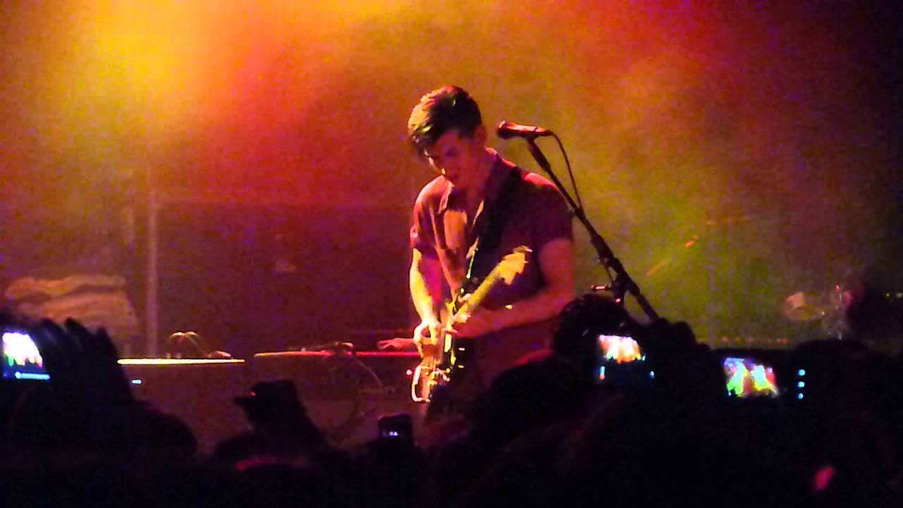 Arctic Monkeys - Old Yellow Bricks live @ Sunshine Theatre ...