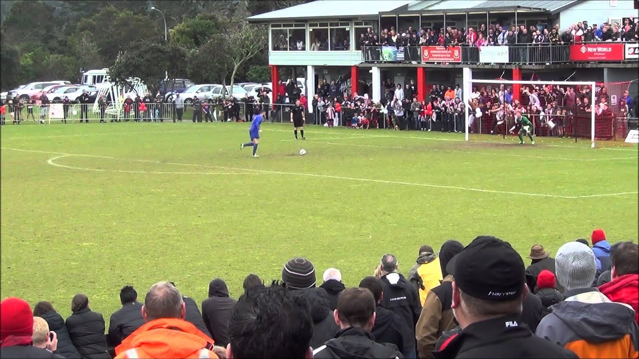 ASB Chatham Cup Semi Final Birkenhead Utd v TSB Bank Napier City Rovers ...