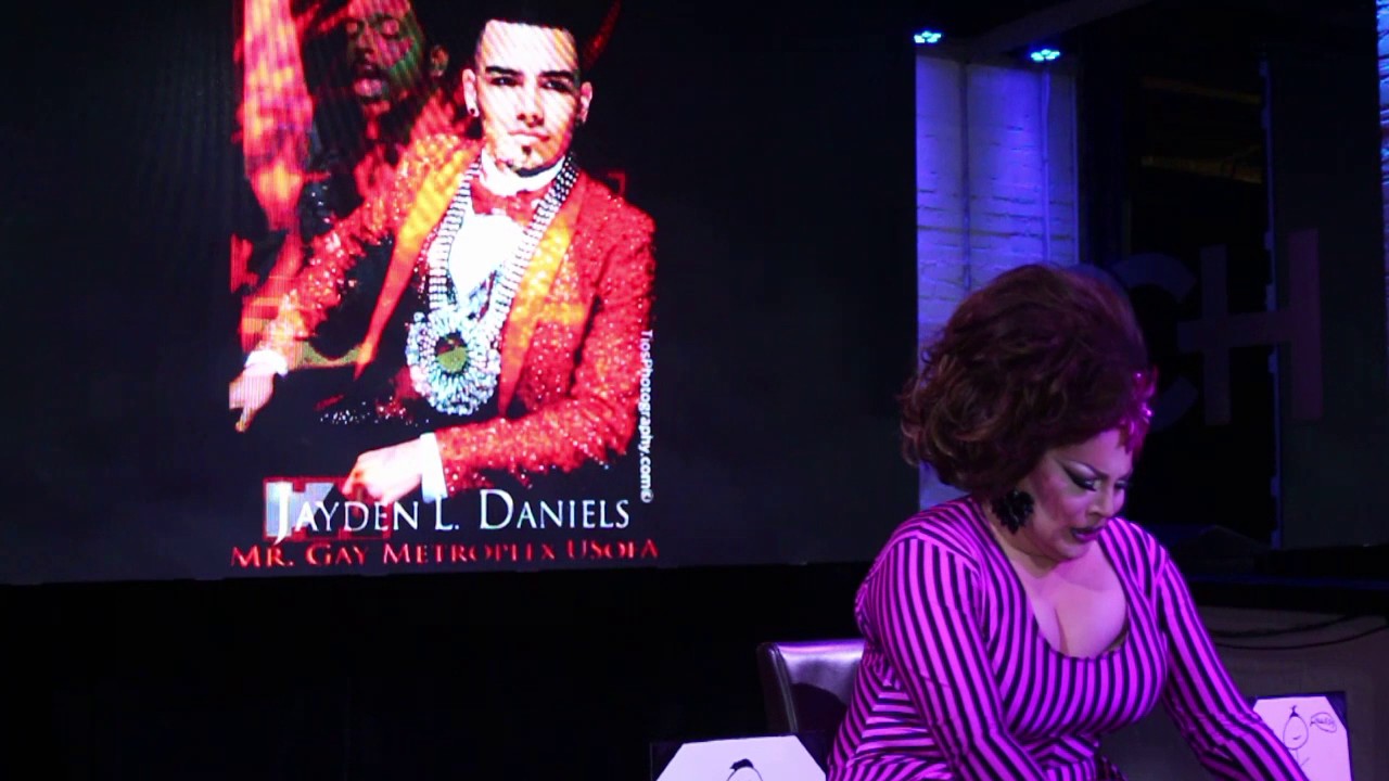 Reagan Reynolds Comedy approach to the Chair Challenge Season 8 - YouTube