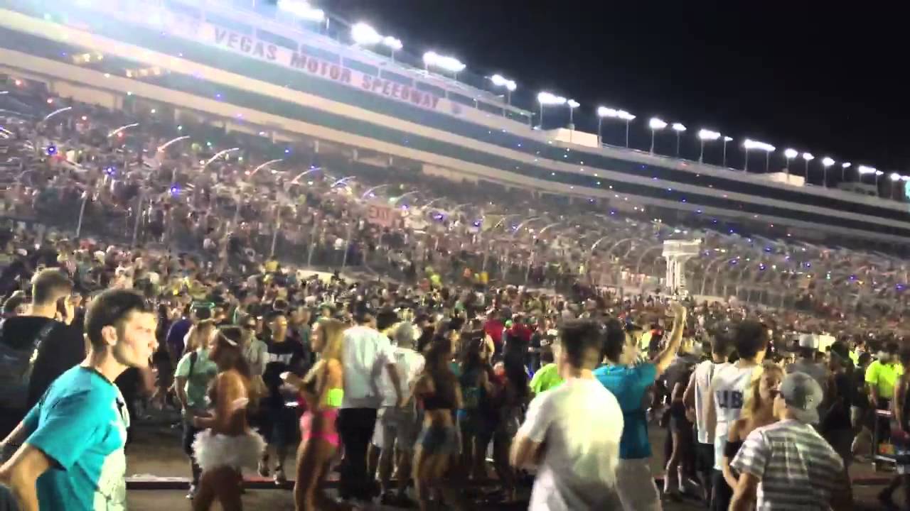 EDC Vegas'12 - #13 EDC Crowd - YouTube
