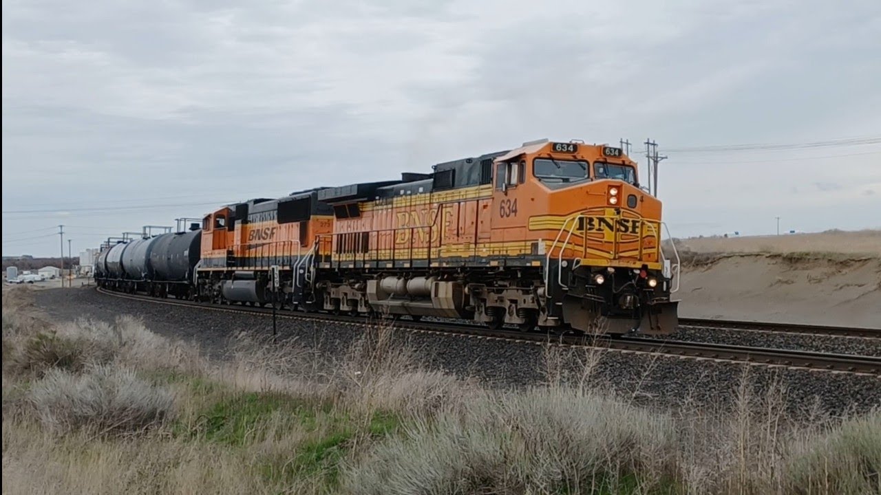 Ex Warbonnet leads Connell turn with ex amtrak boxcar on rear - YouTube